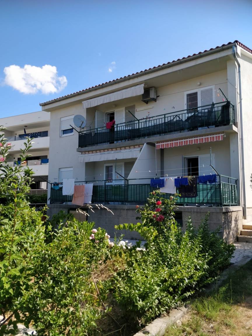 47 M² Huoneisto ∙ 2 Makuuhuonetta ∙ 4 Vierasta - Rab