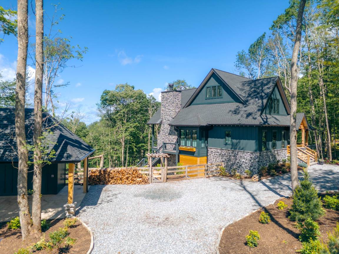 Cabin ∙ 3 Bedrooms ∙ 9 Guests - Beech Mountain, NC