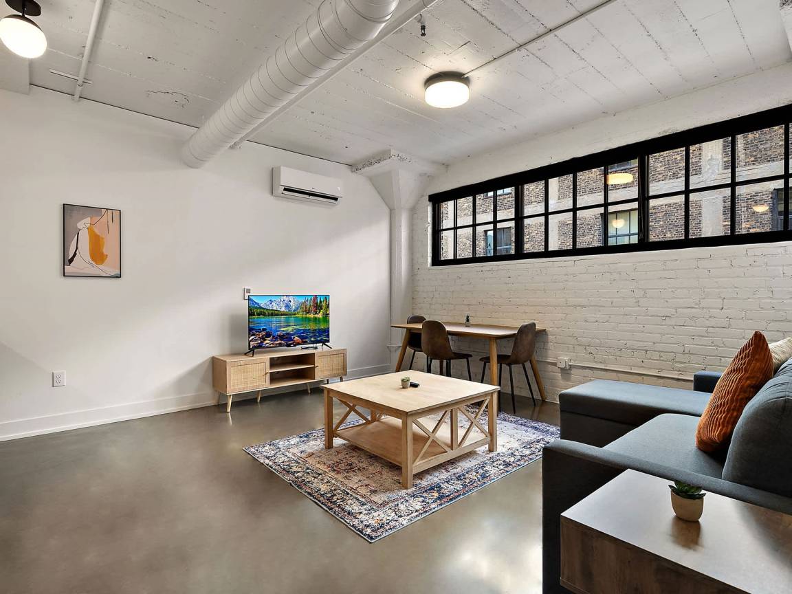 Apartment ∙ 2 Bedrooms ∙ 5 Guests - Minneapolis, MN