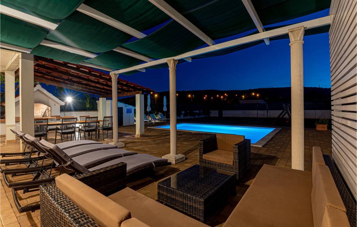 157 M² Ferienhaus ∙ 4 Schlafzimmer ∙ 9 Gäste - Brodarica