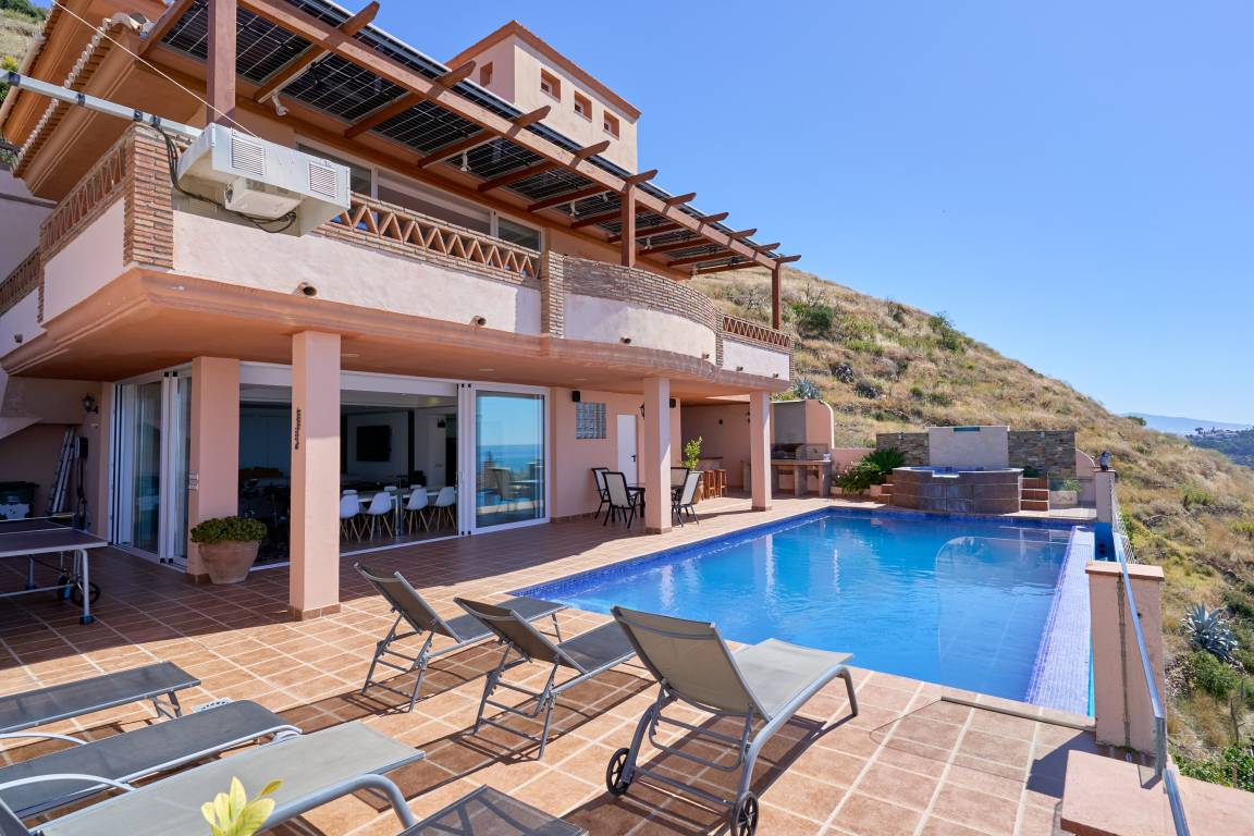 470 M² Villa ∙ 8 Bedrooms ∙ 16 Guests - Almuñécar