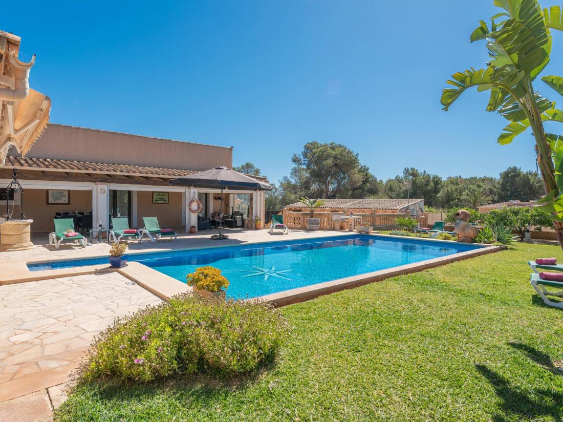 300 M² Villa ∙ 5 Bedrooms ∙ 9 Guests - Majorca