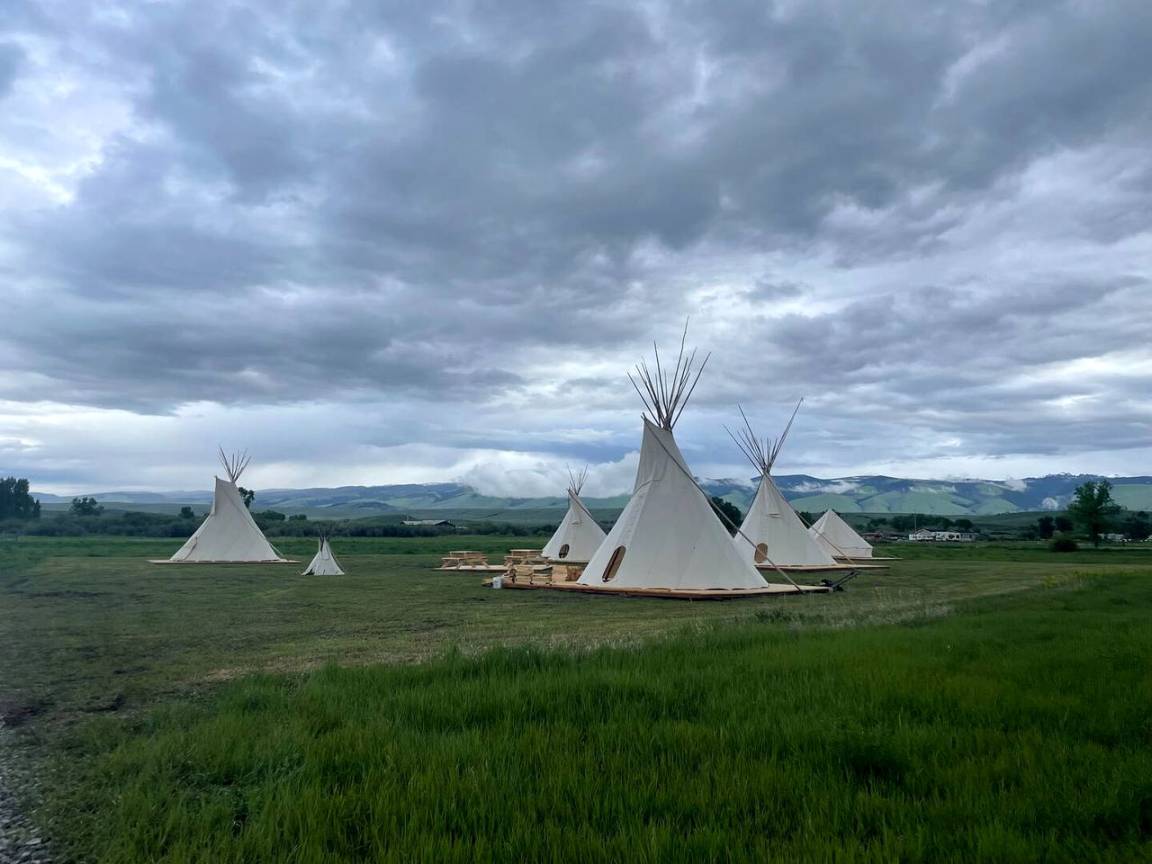 Camping ∙ 1 Bedroom ∙ 4 Guests - Wyoming