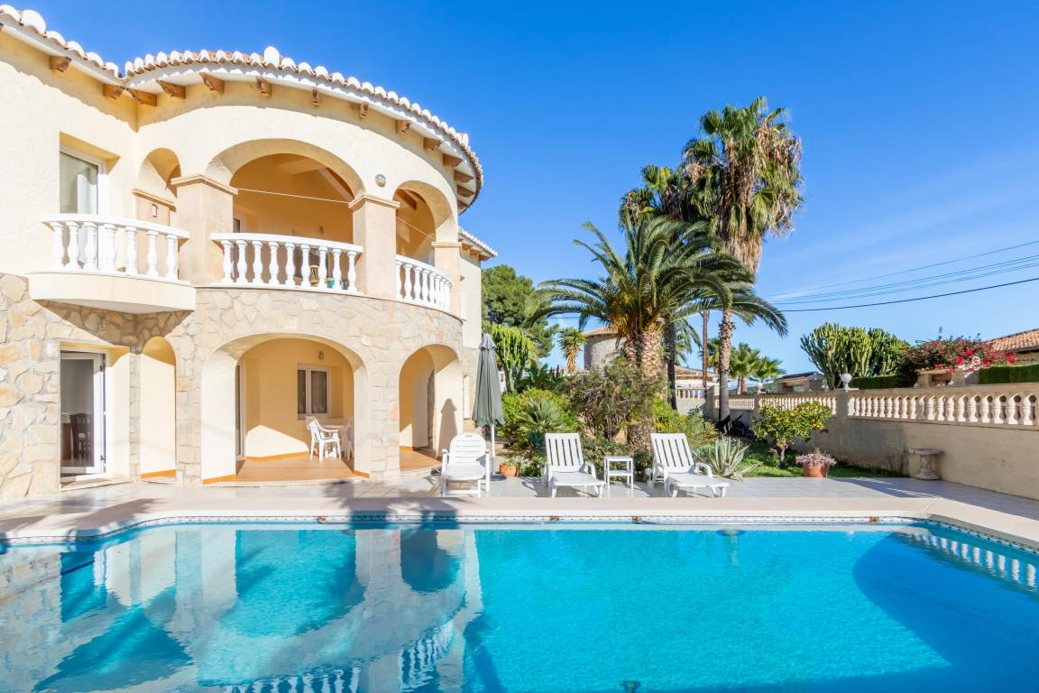 235 M² Villa ∙ 4 Bedrooms ∙ 8 Guests - Calp