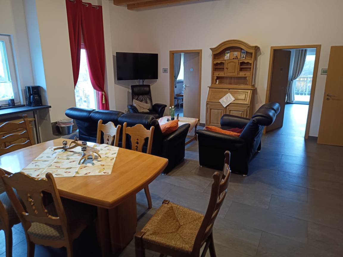100 M² Ferienwohnung ∙ 3 Schlafzimmer ∙ 6 Gäste - Weilburg