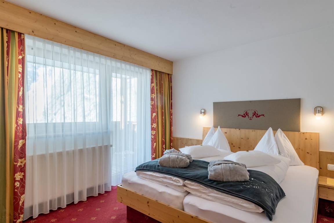 50 M² Hotel ∙ 2 Bedrooms ∙ 4 Guests - Längenfeld