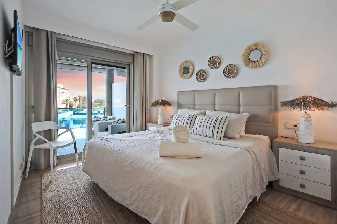 111 M² Ferienwohnung ∙ 3 Schlafzimmer ∙ 4 Gäste - Elche