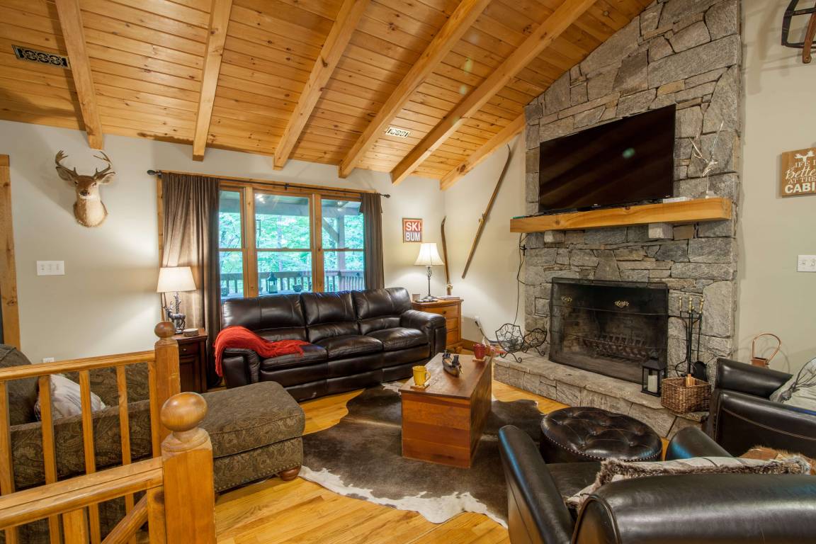 143 M² Cabin ∙ 2 Bedrooms ∙ 6 Guests - Blowing Rock, NC