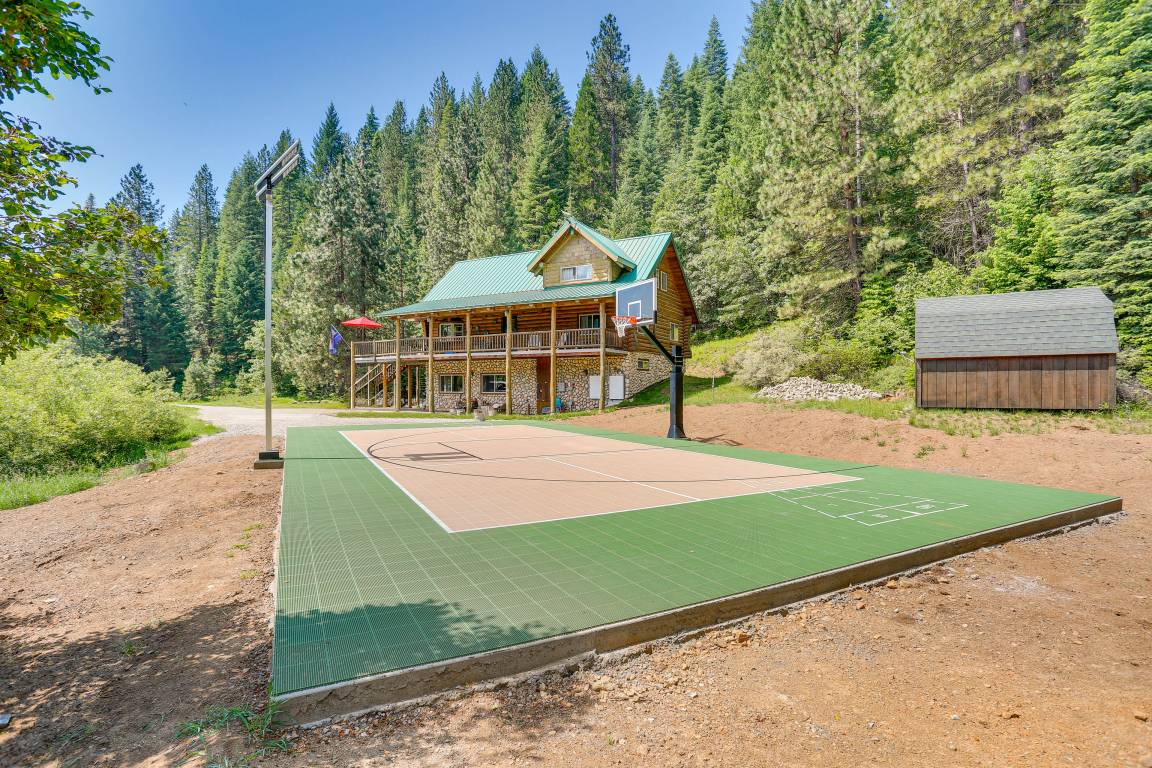 325 M² House ∙ 4 Bedrooms ∙ 10 Guests - McCloud, CA