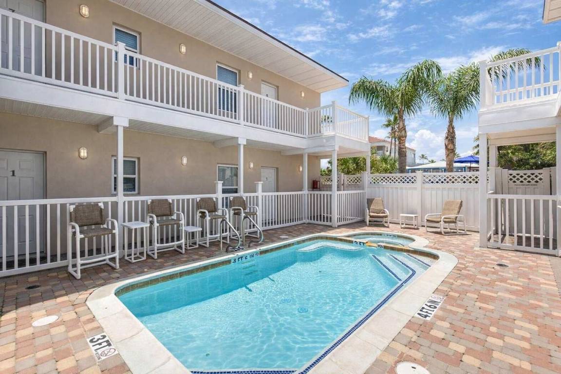 70 M² Apartment ∙ 2 Bedrooms ∙ 8 Guests - On The Beach, South Padre Island