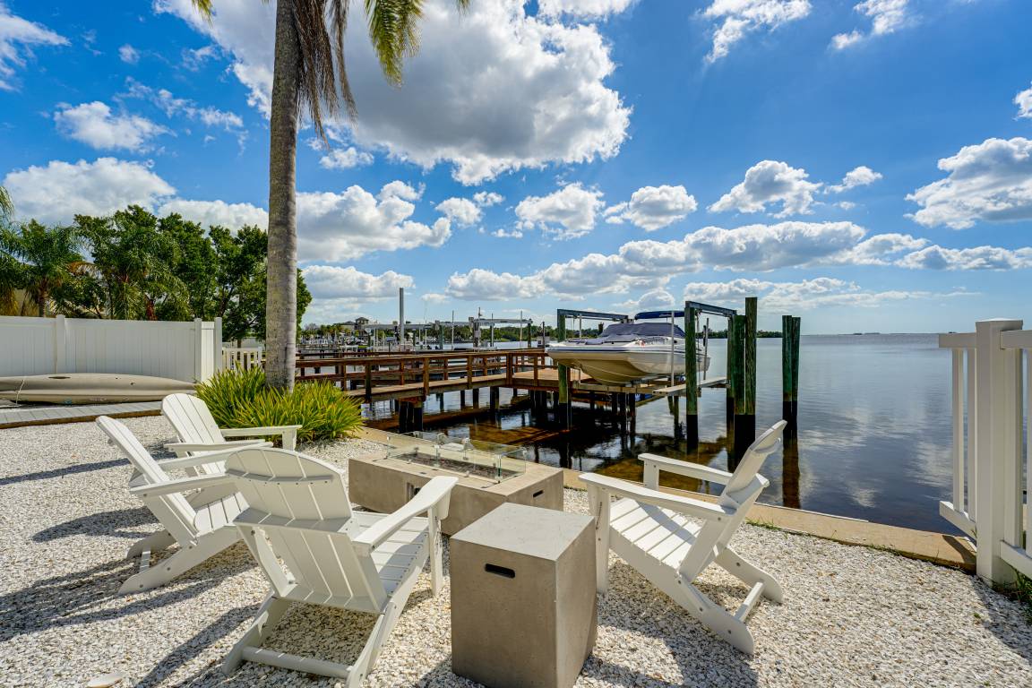 329 M² House ∙ 4 Bedrooms ∙ 10 Guests - Dunedin, FL