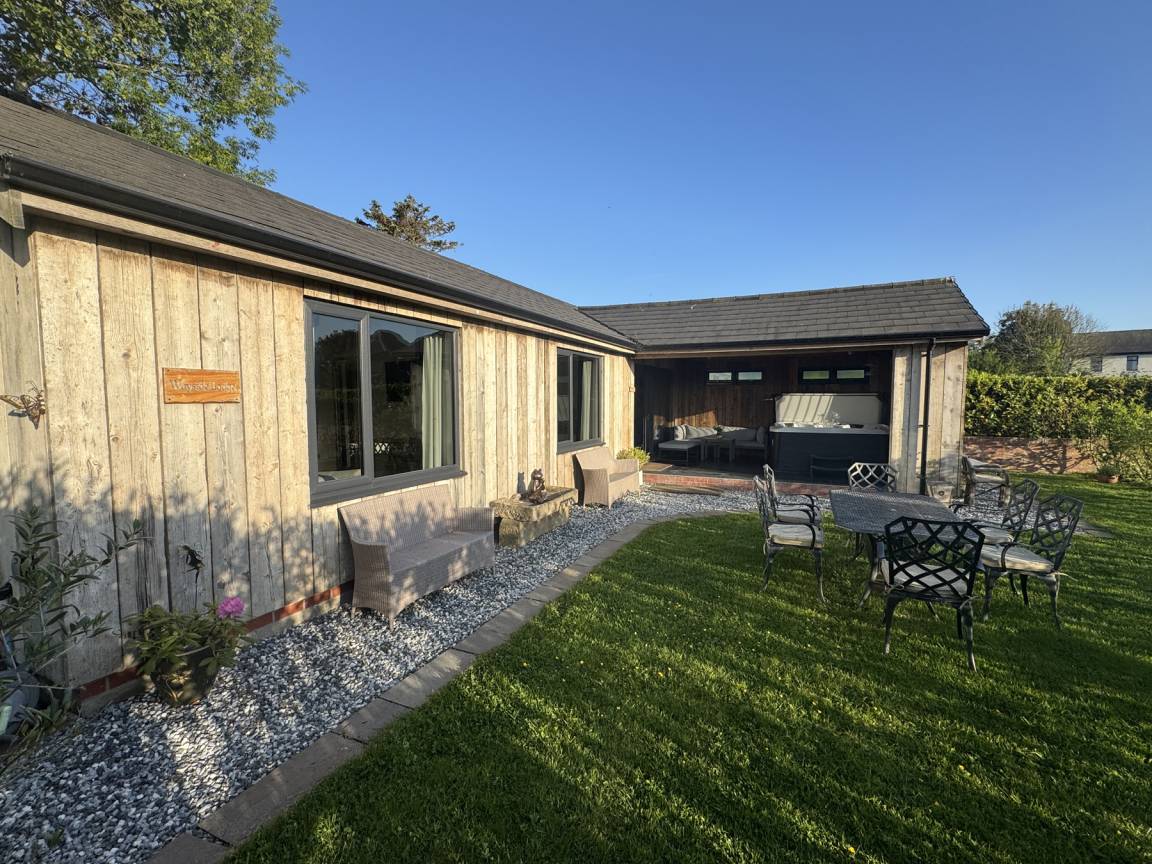 Cottage ∙ 2 Bedrooms ∙ 4 Guests - Blackpool