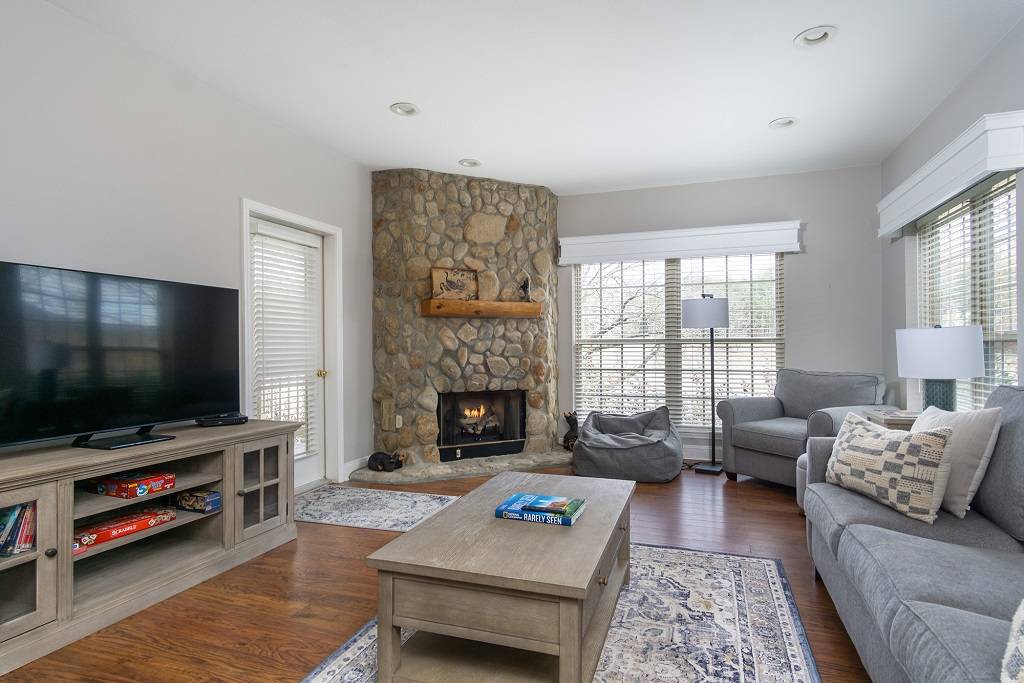 House ∙ 2 Bedrooms ∙ 6 Guests - Chimney Rock, NC