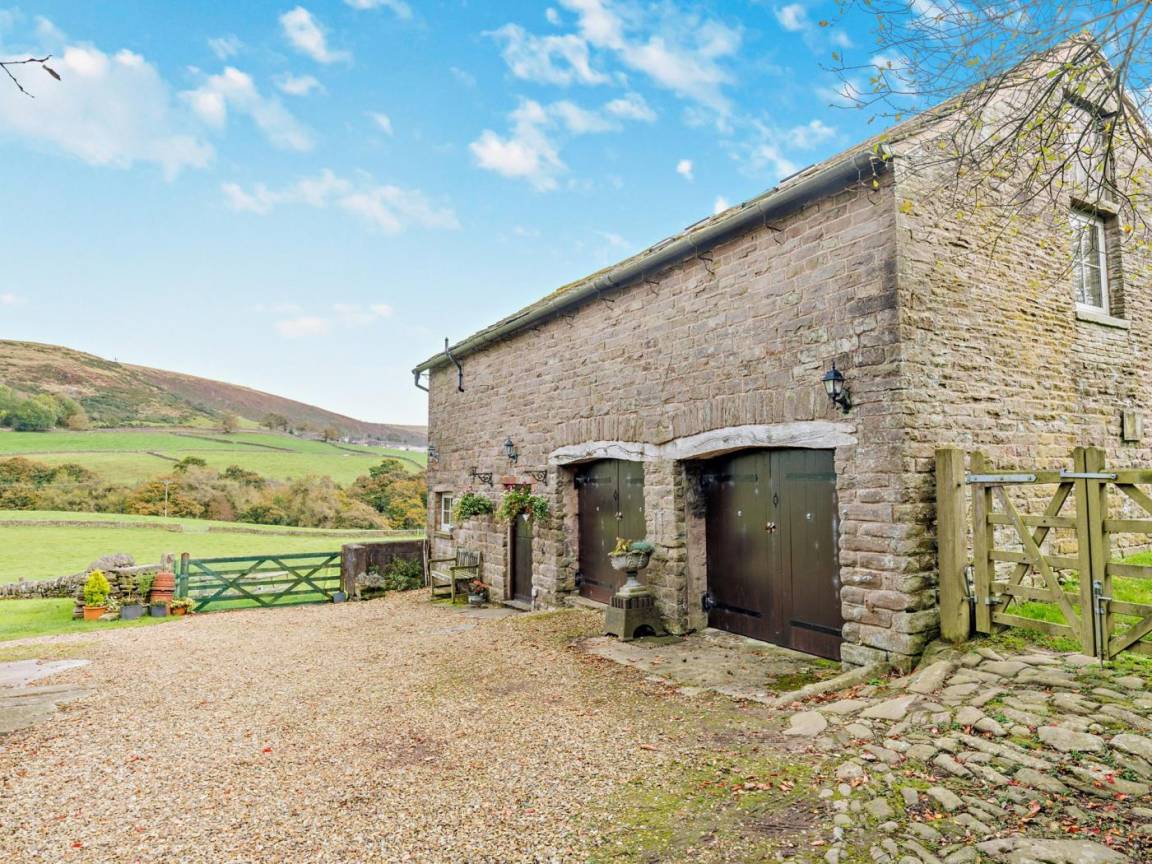 Cottage ∙ 2 Bedrooms ∙ 4 Guests - Macclesfield