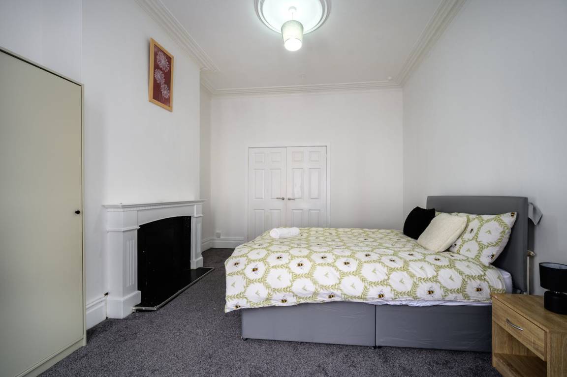 132 M² House ∙ 5 Bedrooms ∙ 10 Guests - Blackpool