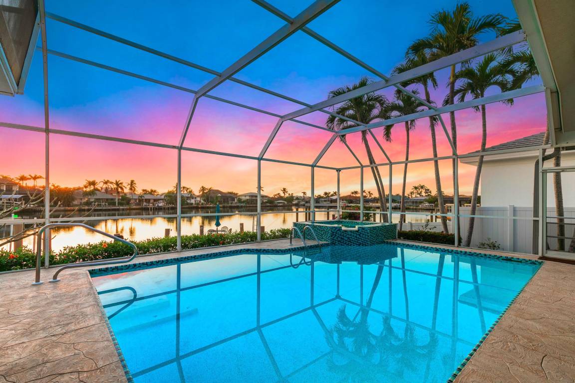 241 M² House ∙ 4 Bedrooms ∙ 9 Guests - Marco Island, FL