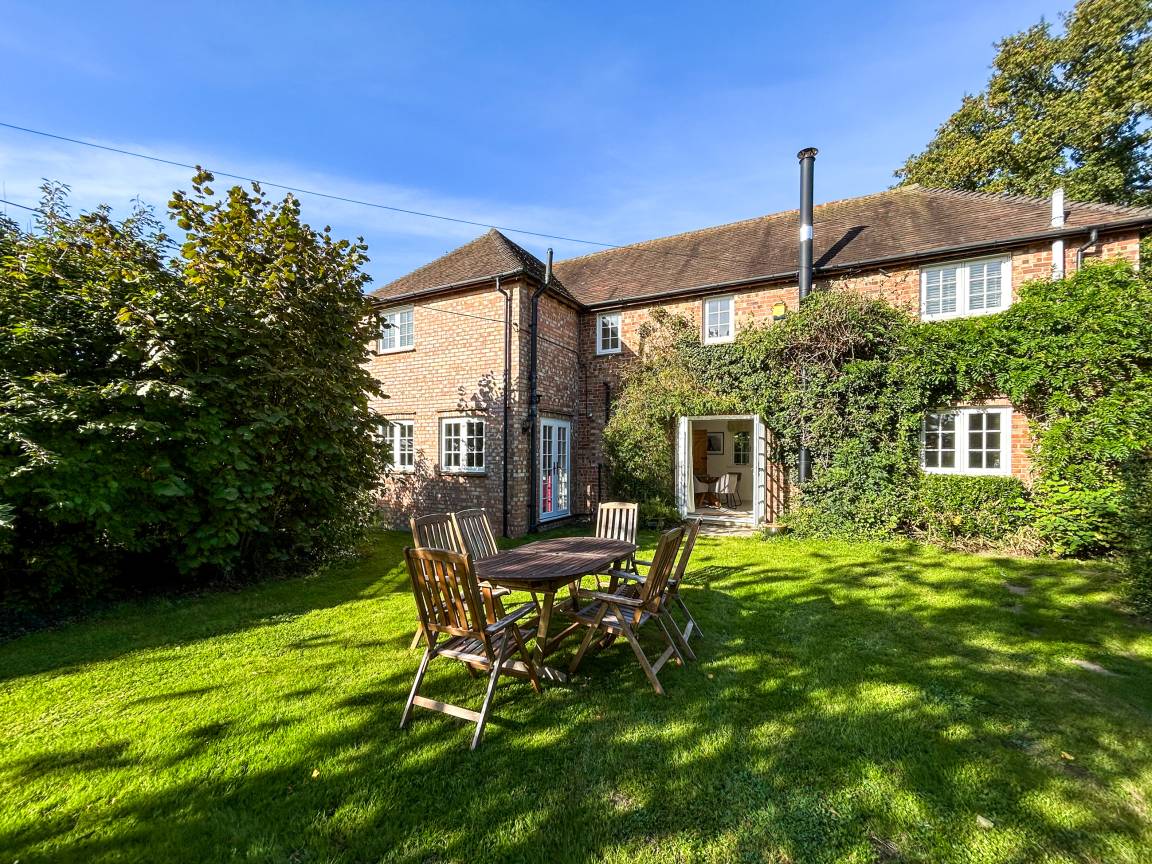 Cottage ∙ 3 Bedrooms ∙ 6 Guests - Bognor Regis