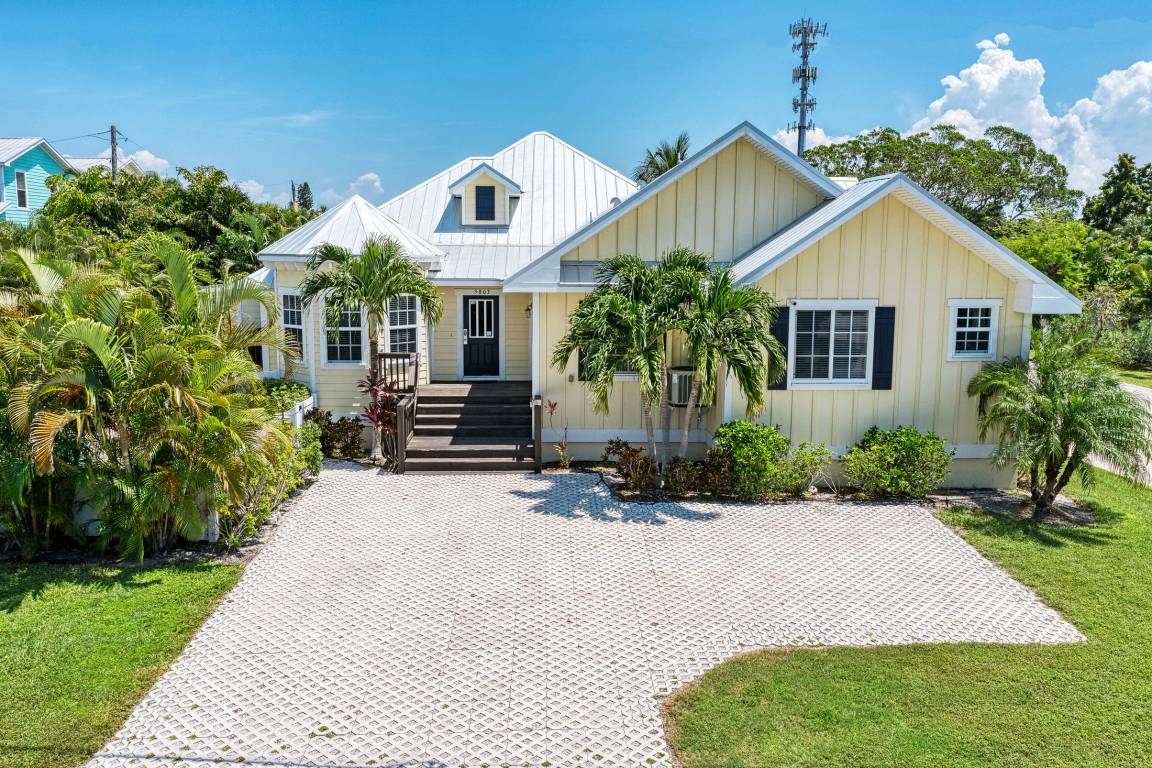 House ∙ 4 Bedrooms ∙ 8 Guests - Holmes Beach, FL