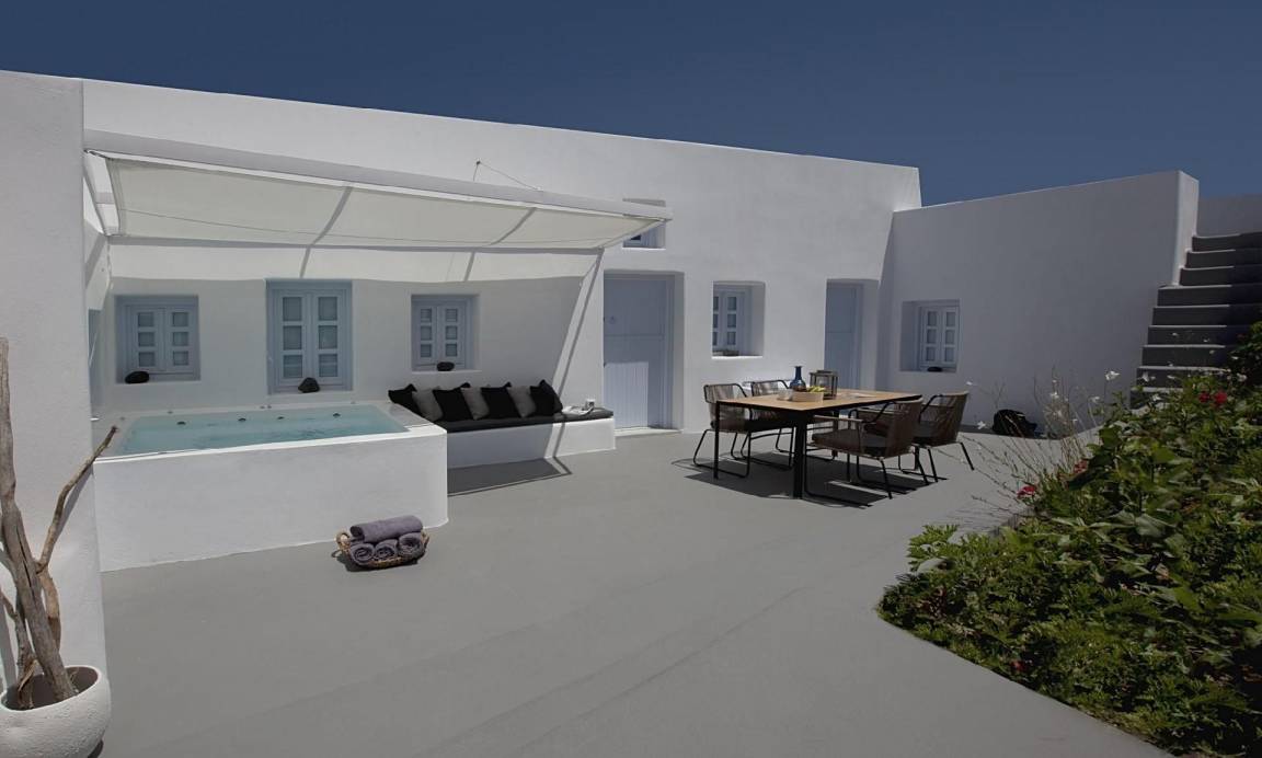 120 M² House ∙ 2 Bedrooms ∙ 6 Guests - Oia