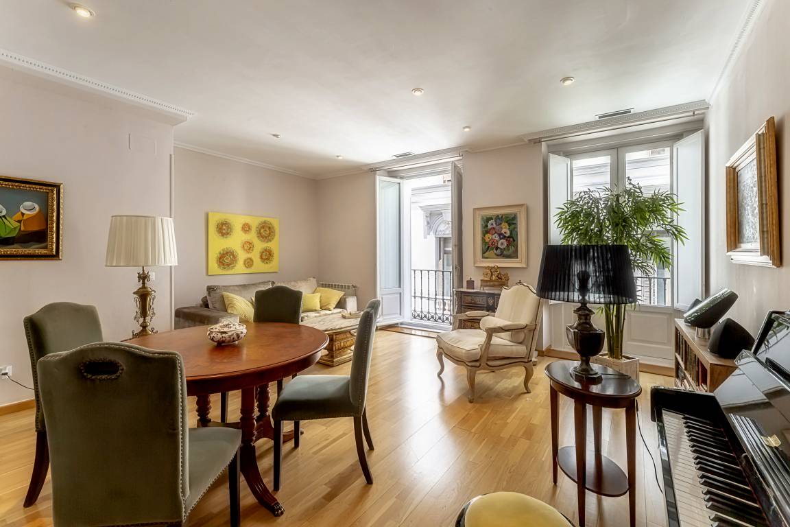 120 M² Apartamento ∙ 3 Habitaciones ∙ 5 Huéspedes - Estación de Acacias / Embajadores - Madrid
