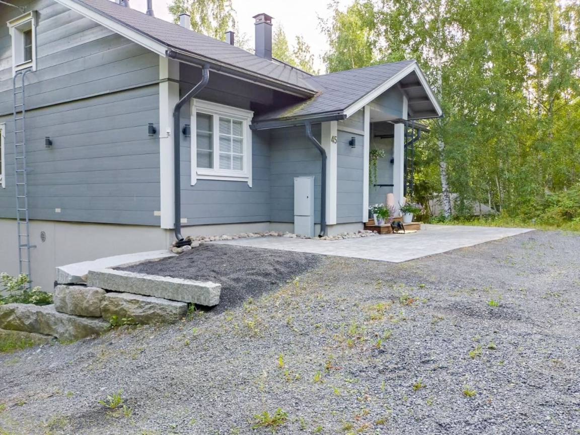 105 M² Talo ∙ 3 Makuuhuonetta ∙ 6 Vierasta - Lempäälä