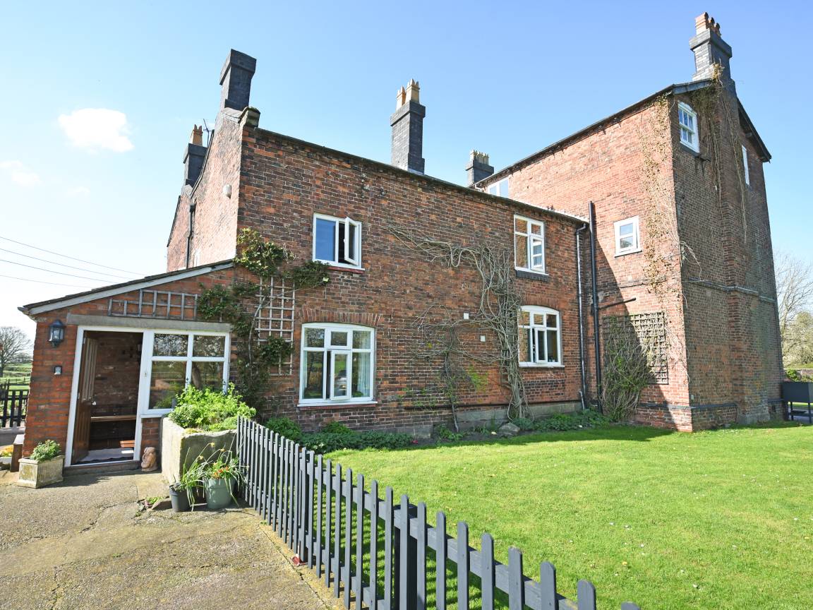 Cottage ∙ 3 Bedrooms ∙ 5 Guests - Cheshire