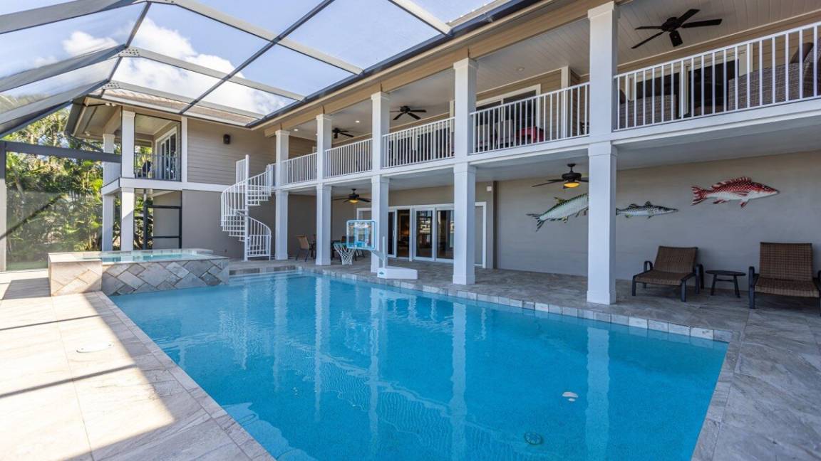 369 M² House ∙ 7 Bedrooms ∙ 14 Guests - Marco Island, FL