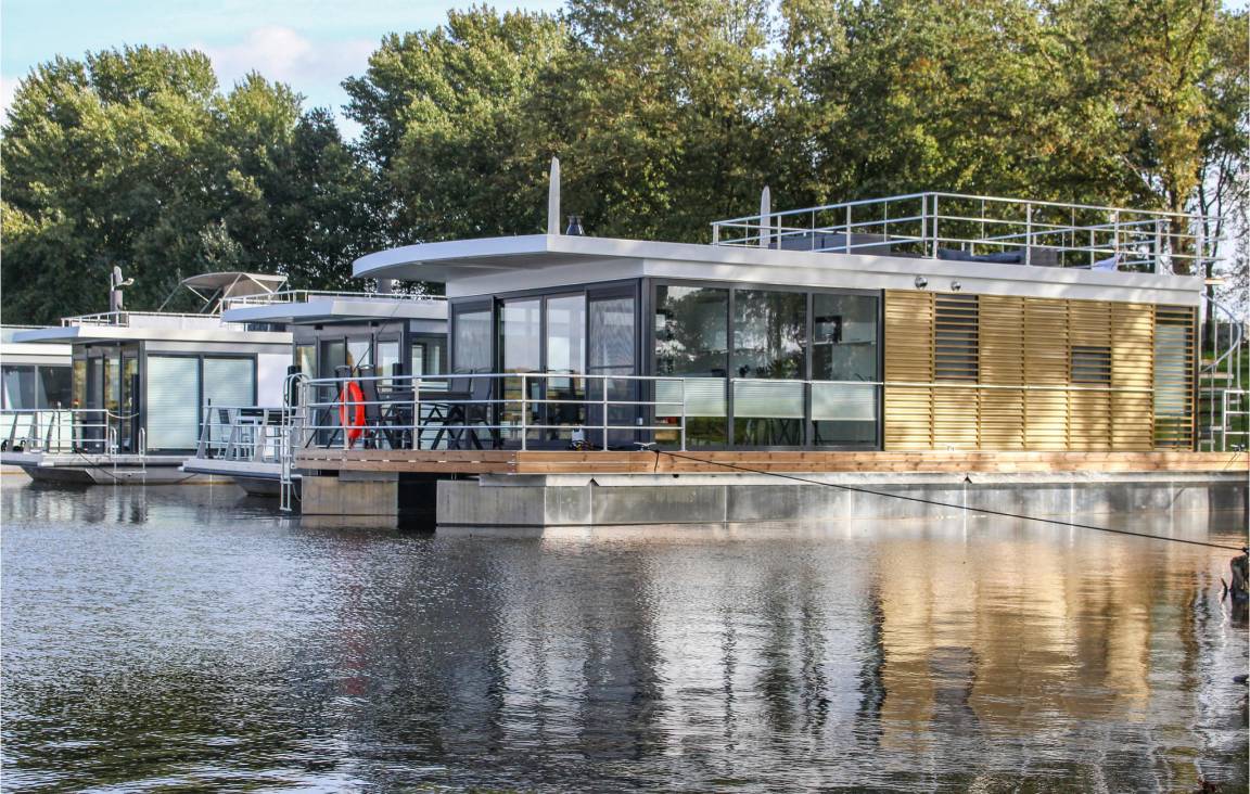 84 M² Casa Flotante ∙ 2 Habitaciones ∙ 4 Huéspedes - Venray
