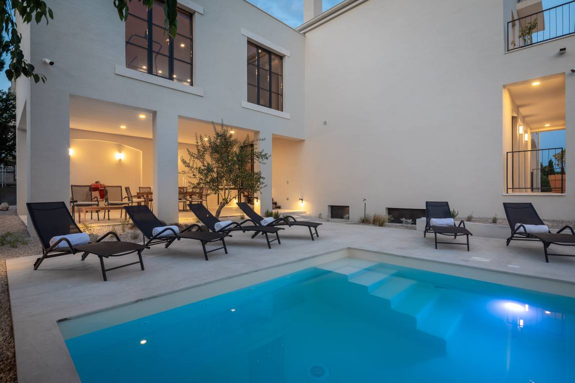450 M² Villa ∙ 5 Bedrooms ∙ 10 Guests - Biograd na Moru, Croatia