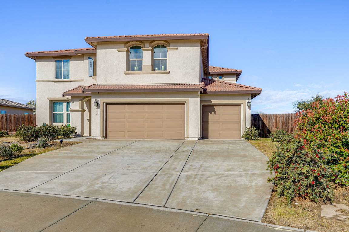 334 M² House ∙ 4 Bedrooms ∙ 8 Guests - Bakersfield, CA