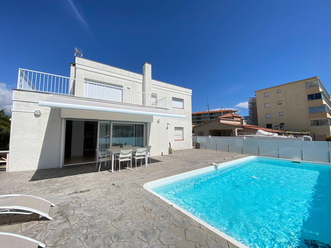 142 M² Villa ∙ 4 Habitaciones ∙ 8 Huéspedes - Roses