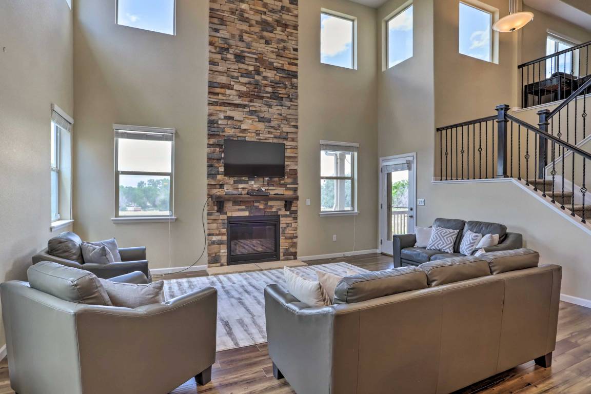 310 M² House ∙ 5 Bedrooms ∙ 14 Guests - Brighton, CO