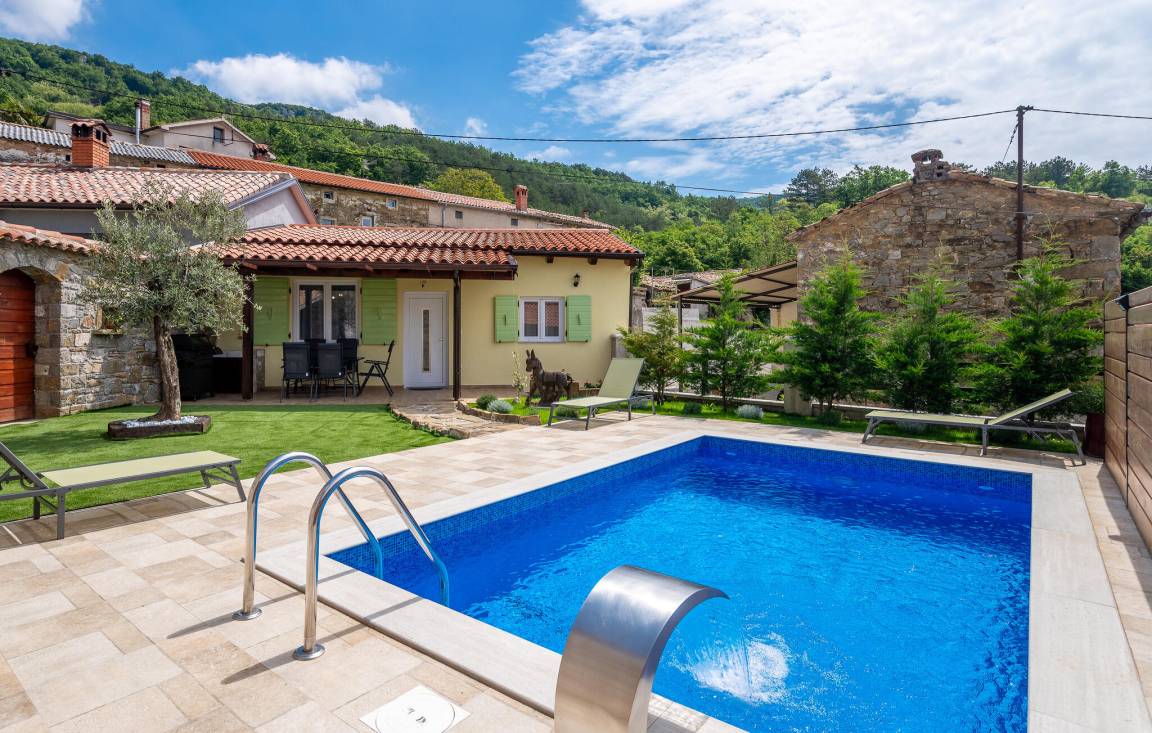 70 M² Huis ∙ 2 Slaapkamers ∙ 4 Gasten - Istrië