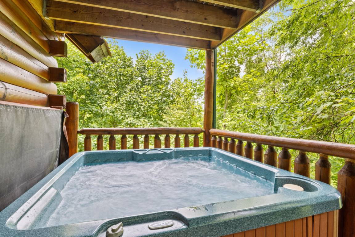 130 M² Cabin ∙ 2 Bedrooms ∙ 8 Guests - Gatlinburg, TN
