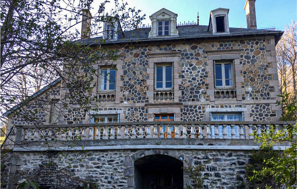 330 M² Maison De Vacances ∙ 7 Chambres ∙ 15 Personnes - Cantal