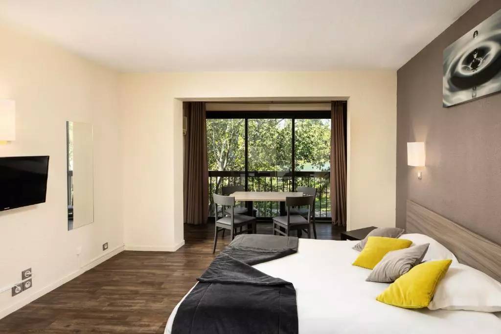 35 M² Hotel ∙ 1 Habitación ∙ 2 Huéspedes - Arlés
