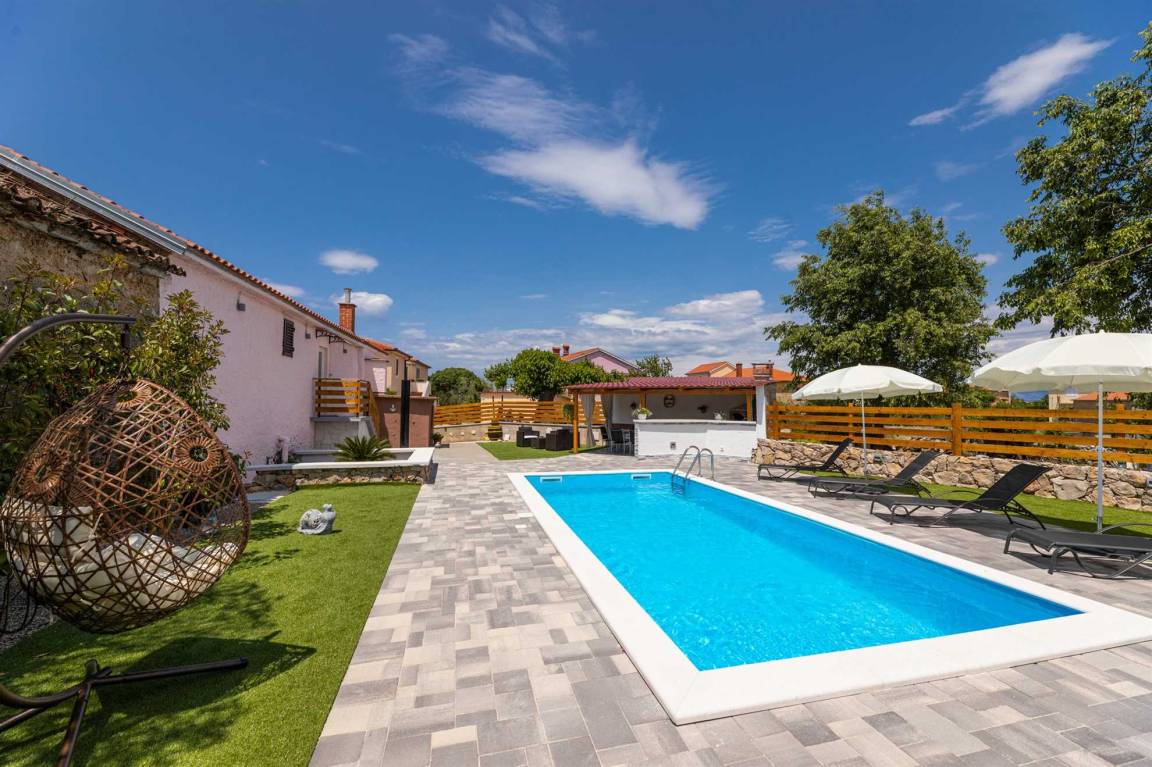 80 M² Villa ∙ 2 Makuuhuonetta ∙ 5 Vierasta - Krk