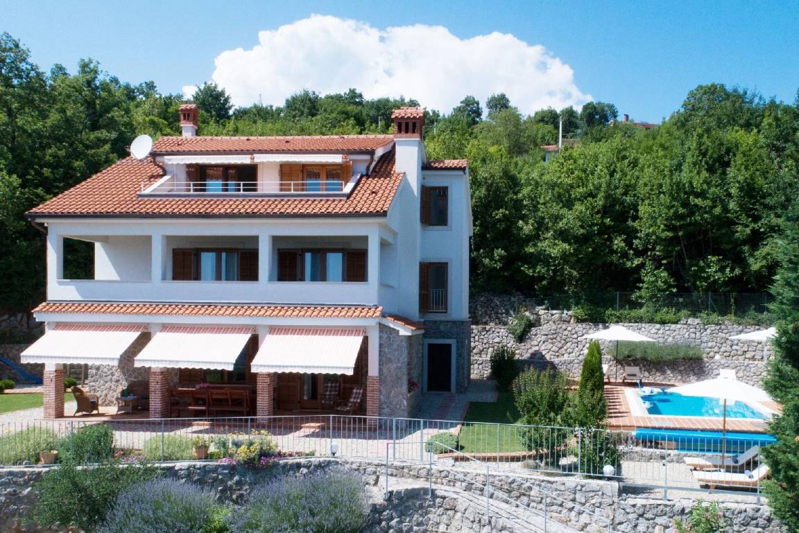 299 M² Ferienhaus ∙ 3 Schlafzimmer ∙ 8 Gäste - Rijeka