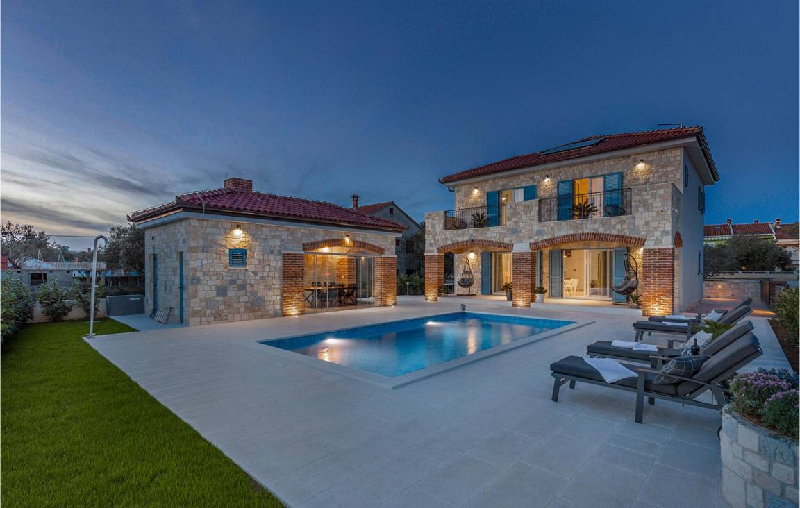 290 M² Ferienhaus ∙ 3 Schlafzimmer ∙ 8 Gäste - Sukošan