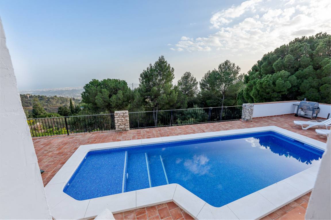 260 M² Villa ∙ 4 Bedrooms ∙ 9 Guests - Coín