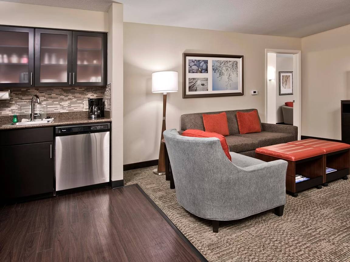 Hotel ∙ 2 Bedrooms ∙ 6 Guests - Charlotte, NC