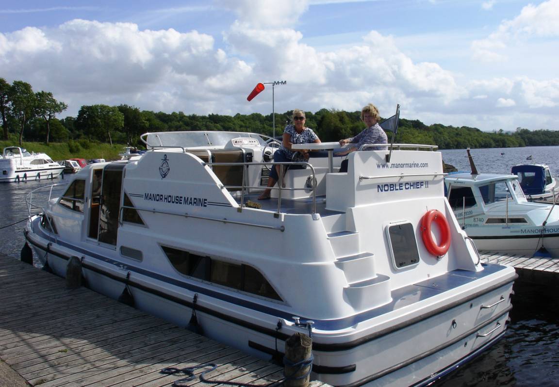 Houseboat ∙ 2 Bedrooms ∙ 6 Guests - County Donegal, Ireland