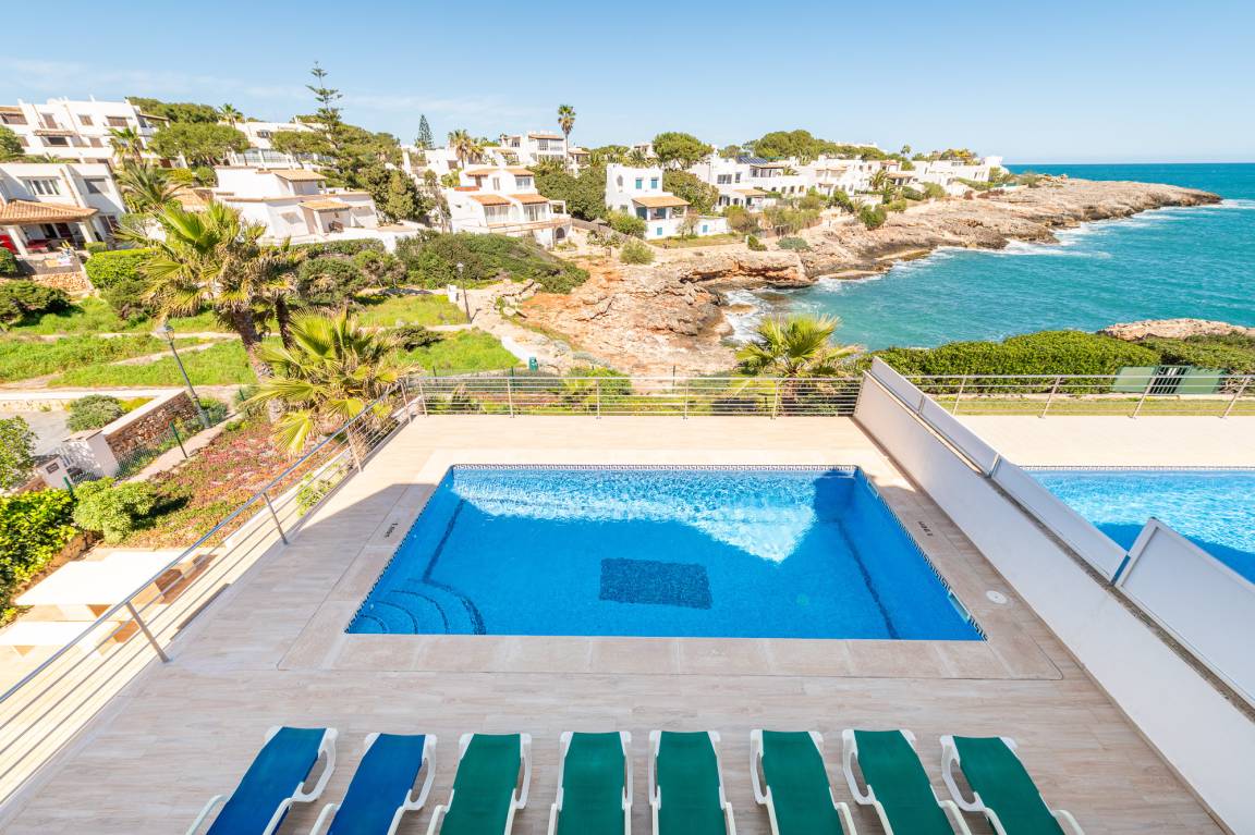 200 M² Villa ∙ 4 Habitaciones ∙ 8 Huéspedes - Cala d'Or