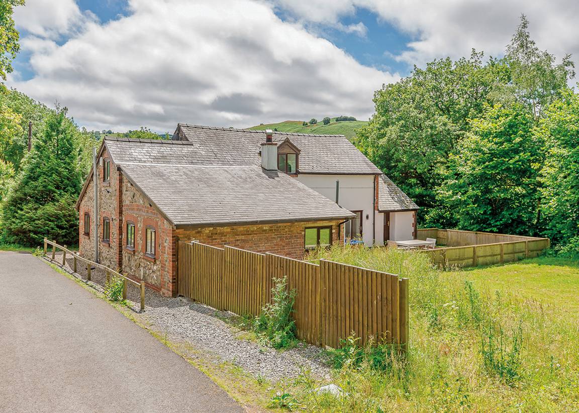 Cottage ∙ 4 Bedrooms ∙ 8 Guests - Llangollen