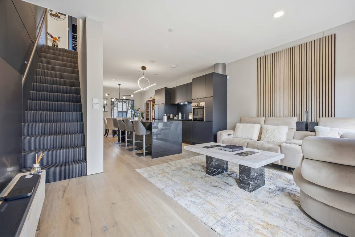149 M² House ∙ 2 Bedrooms ∙ 4 Guests - Rochdale