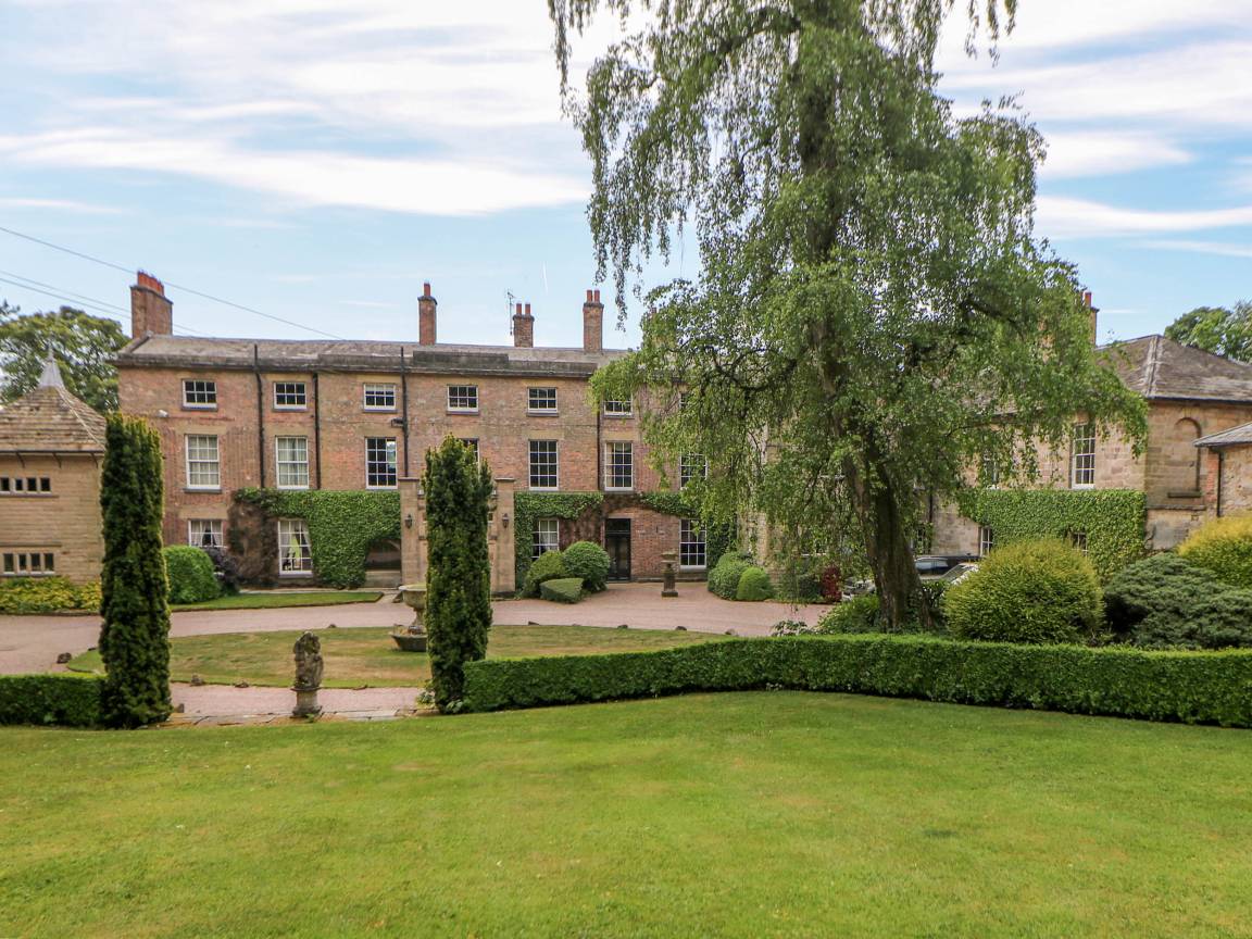 Cottage ∙ 7 Bedrooms ∙ 14 Guests - Belper
