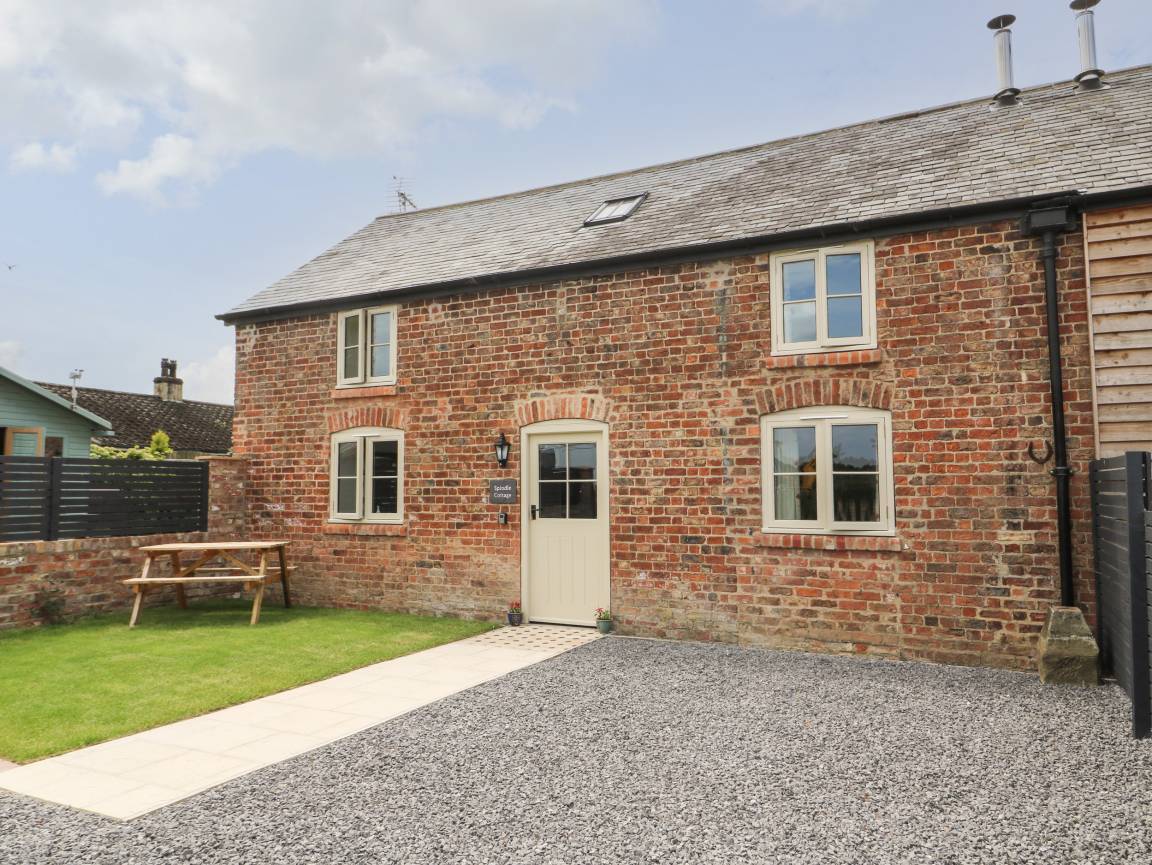 Cottage ∙ 2 Bedrooms ∙ 4 Guests - Pocklington