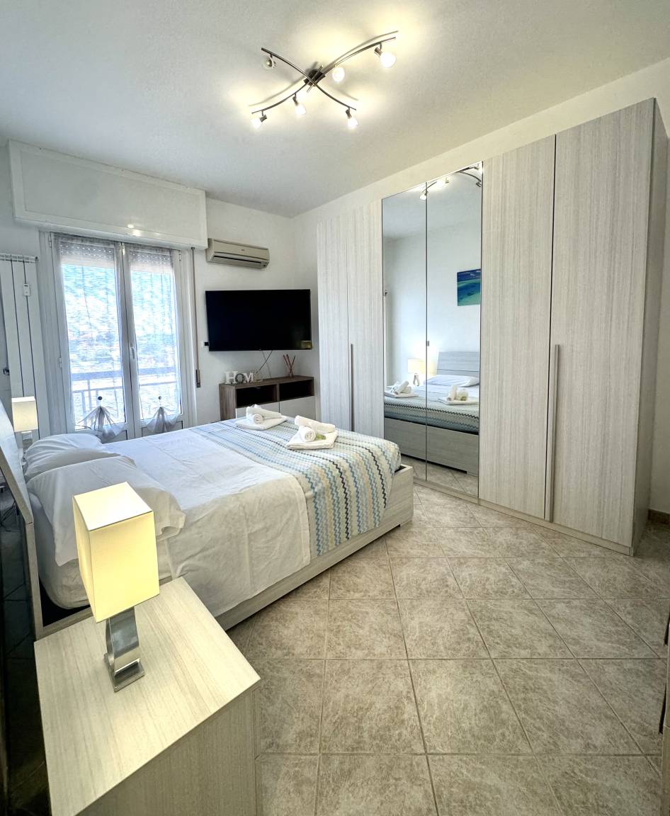 80 M² Appartamento Vacanza ∙ 2 Camere Da Letto ∙ 5 Ospiti - Savona