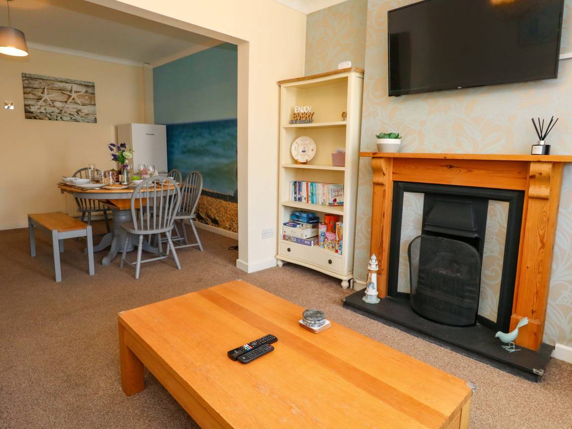 Cottage ∙ 4 Bedrooms ∙ 8 Guests - Weston