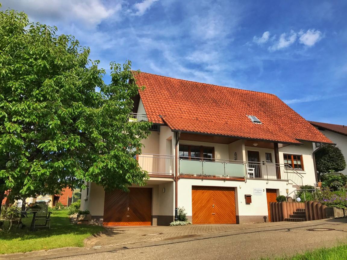 65 M² Ferienwohnung ∙ 1 Schlafzimmer ∙ 2 Gäste - Durbach